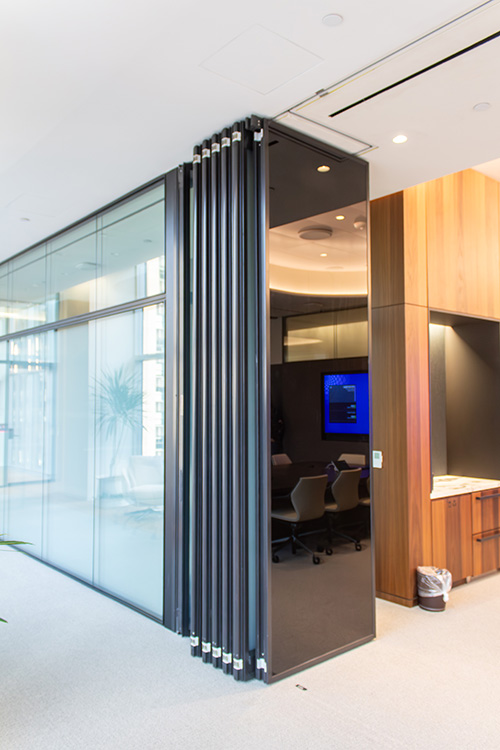 modernfoldstyles-Modernfold-Acousti-Clear-Motorized-MorphGlas__2026 ...