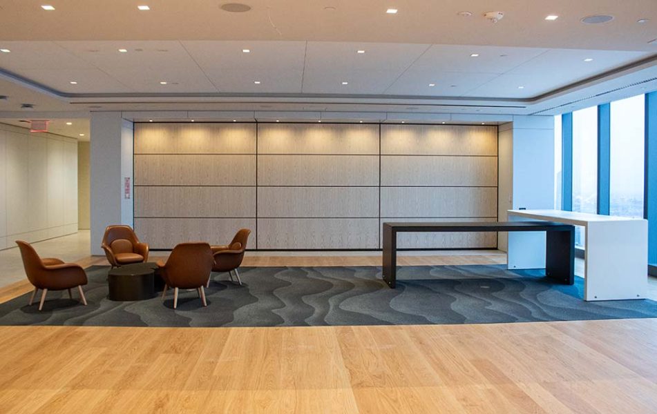 A Tale of Urban Sophistication: Blending Manhattan’s Views with Contemporary Skyfold Zenith Design