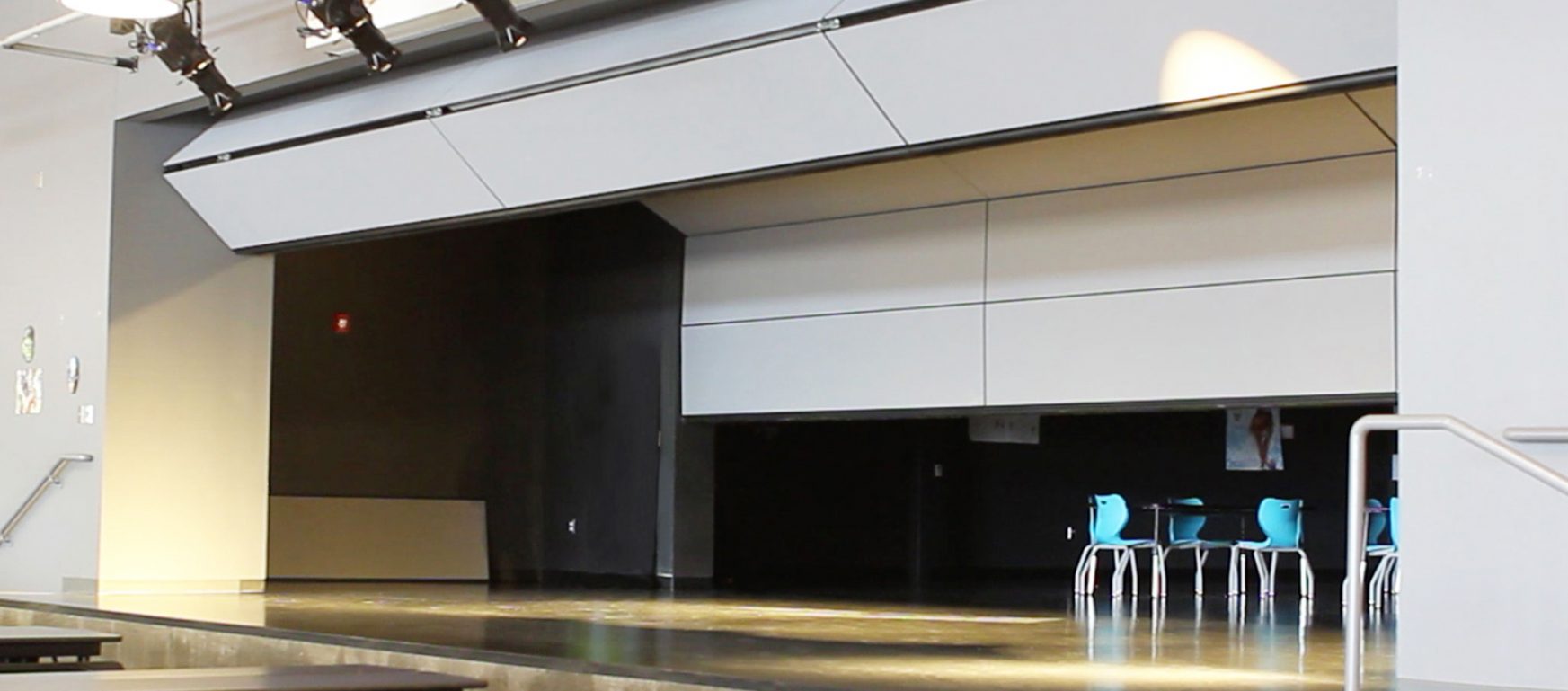 Skyfold Zenith Series: Vertical Retractable Walls | ModernfoldStyles