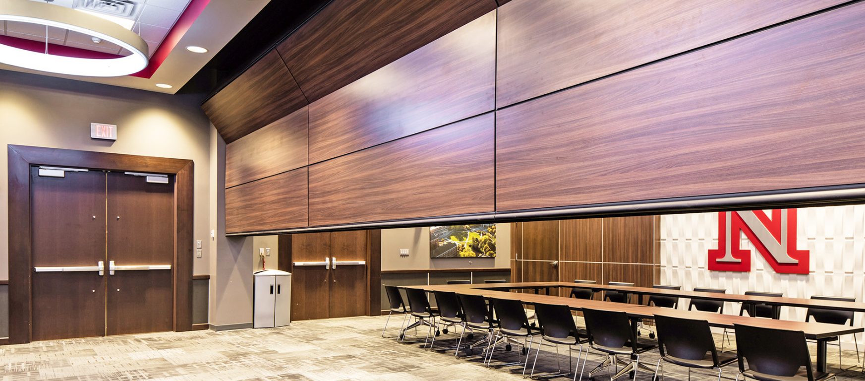 Skyfold Zenith Series: Vertical Retractable Walls | ModernfoldStyles